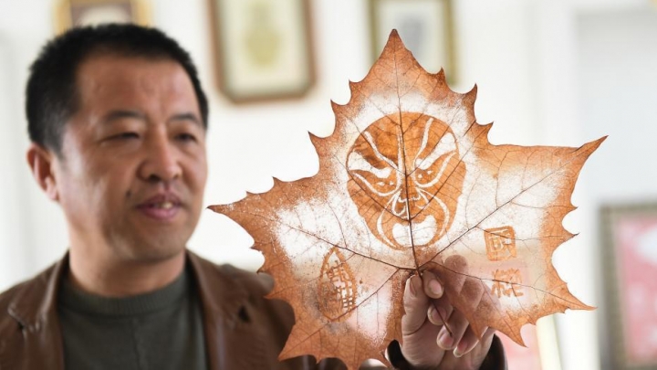 Leaf carving by craftsman in Shanxi - China Plus