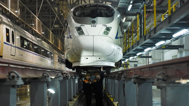 Female technicians of high-speed train 'black box' - China Plus