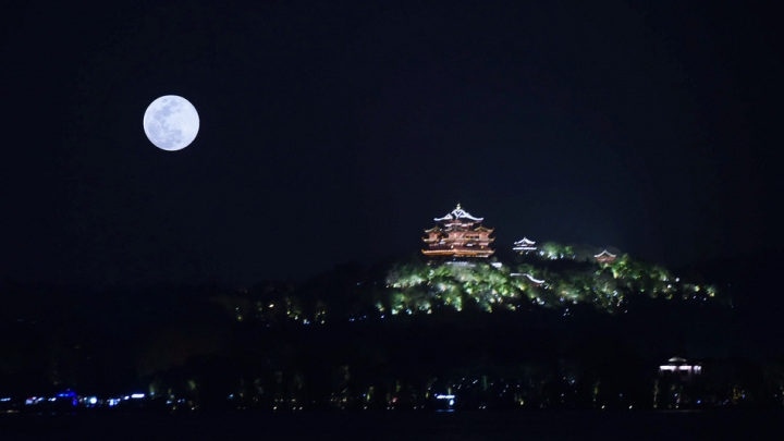 'Blue moon' appears for a second time in 2018 - China Plus
