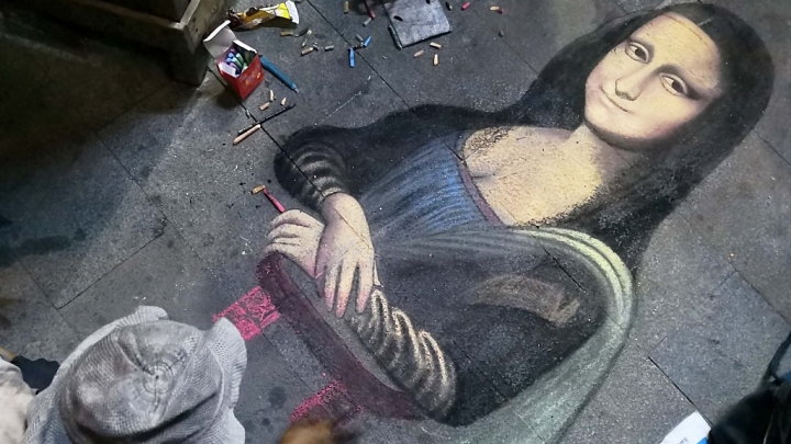 Artist spends hours drawing Mona Lisa with chalk in east China - China Plus