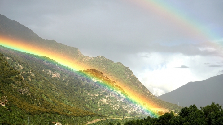 Brilliant double-layer rainbow colors the sky above Tibet - China Plus