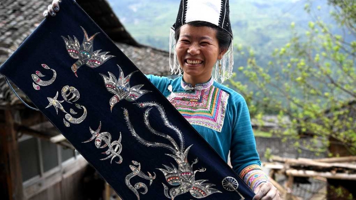 Meet a batik artist from China's Miao ethnic group - China Plus
