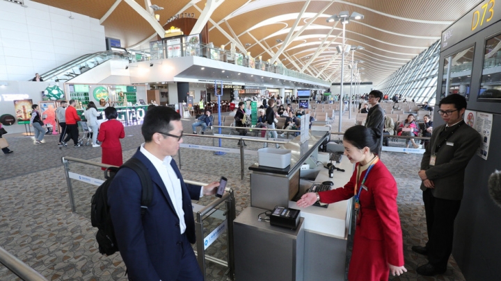 Paperless check-in at Shanghai Pudong International Airport - China Plus