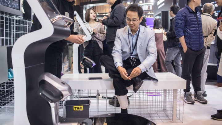 3D foot scanner to collect data for shoppers - China Plus