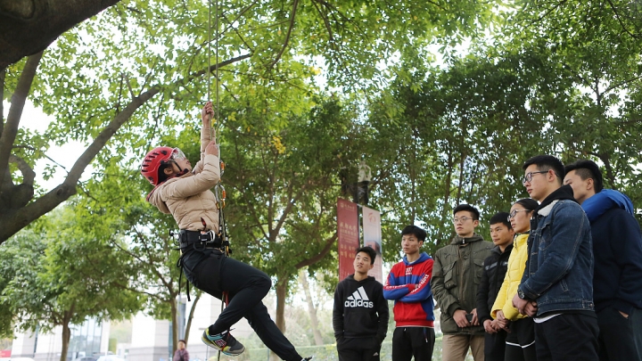 Chengdu University offers tree climbing course to sports students ...