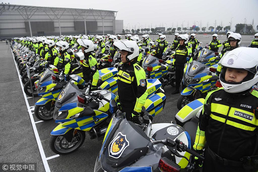 Police in Chongqing take part in skill-building motorcycle race - China ...