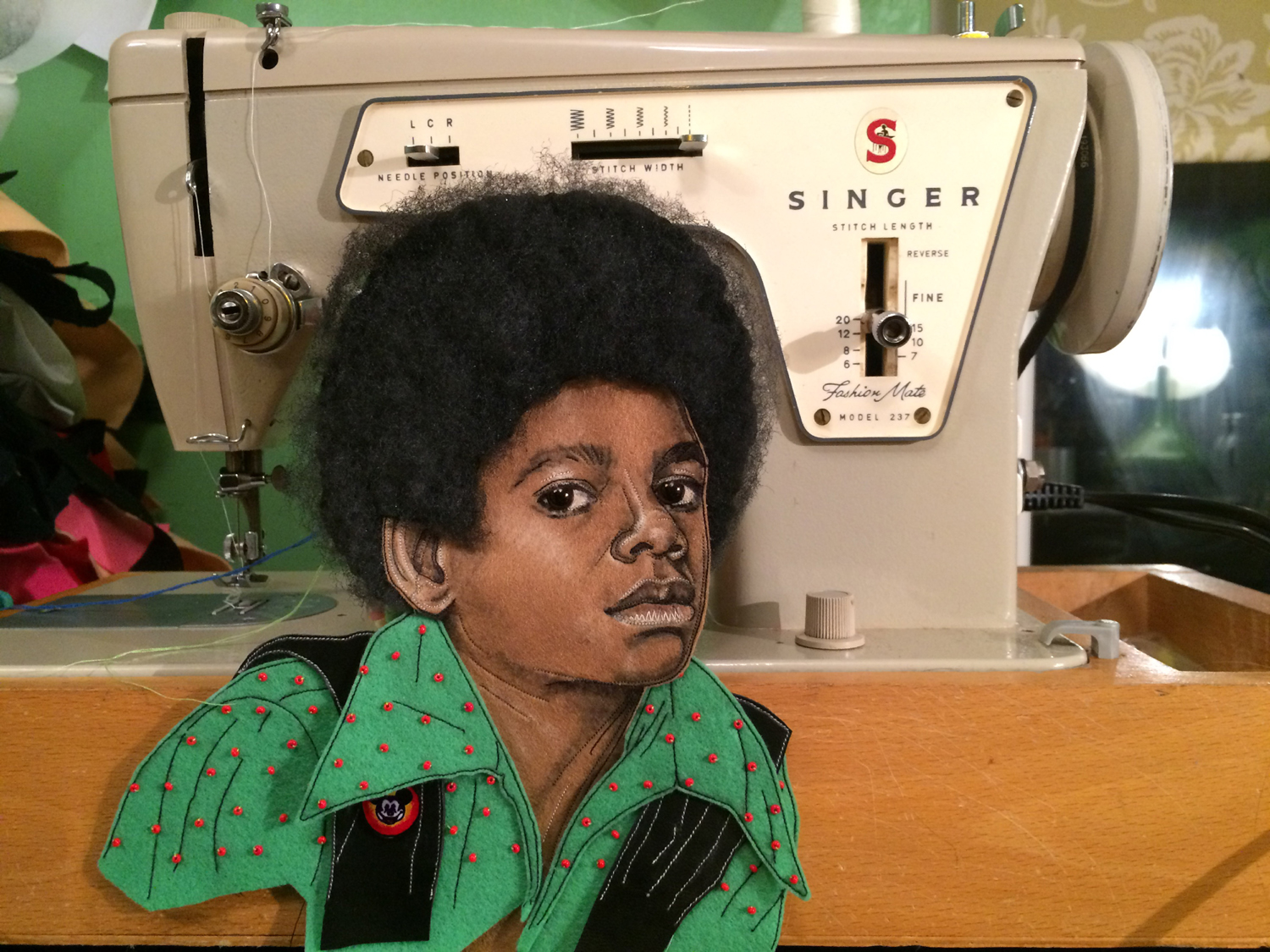 English woman makes fabric portraits of celebrities using sewing ...