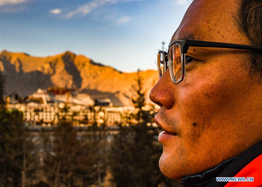 A rubbish job: collecting garbage on the roof of the world - China Plus