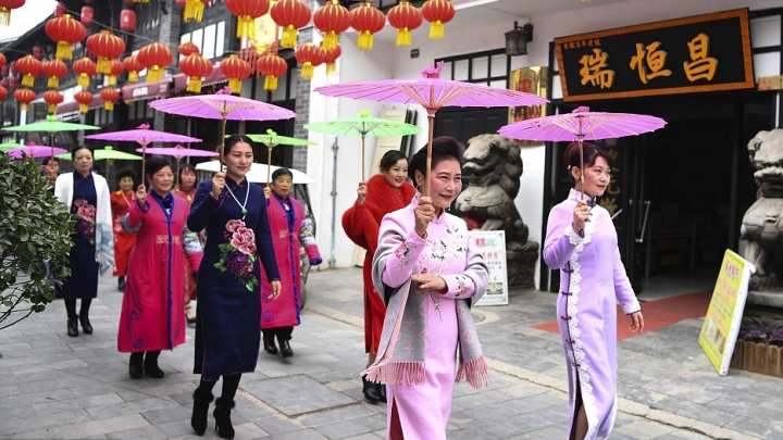 Qipao lovers have a show in ancient cultural street - China Plus