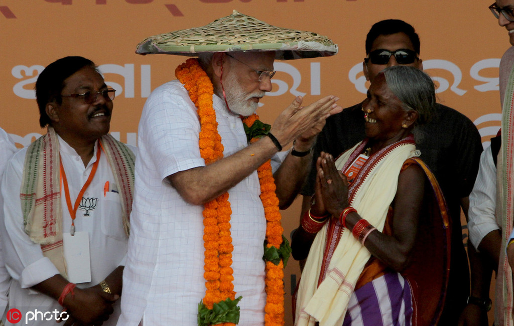 Two "hats" presented to Modi - China Plus