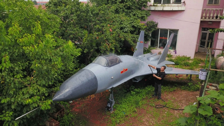 Military fan spends thousands making his own model fighter jet - China Plus