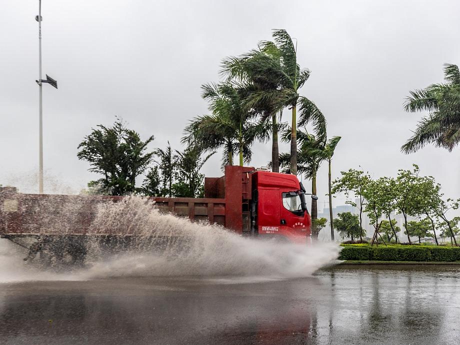 Tajfuni Ma-on bie në tokë në provincën Guangdong të Kinës jugore