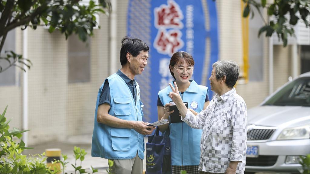 От печат излезе книгата „Откъси от речи и изказвания на Си Дзинпин за управлението на низово ниво“