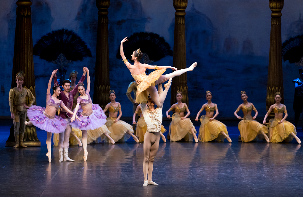 Trupa e Baletit Kombëtar të Kinës do të performojë në stadiumin holandez