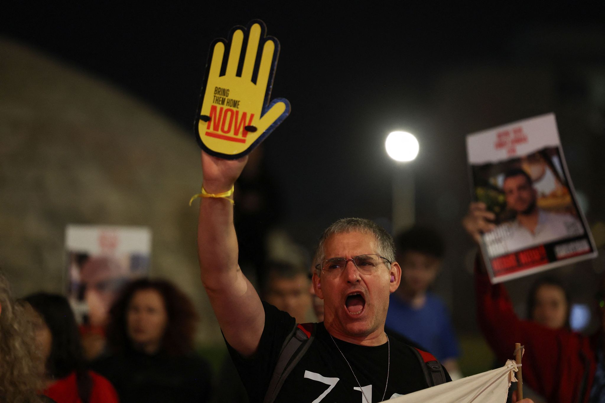 Ministri izraelit kërkon një marrëveshje të shpejtë për pengjet