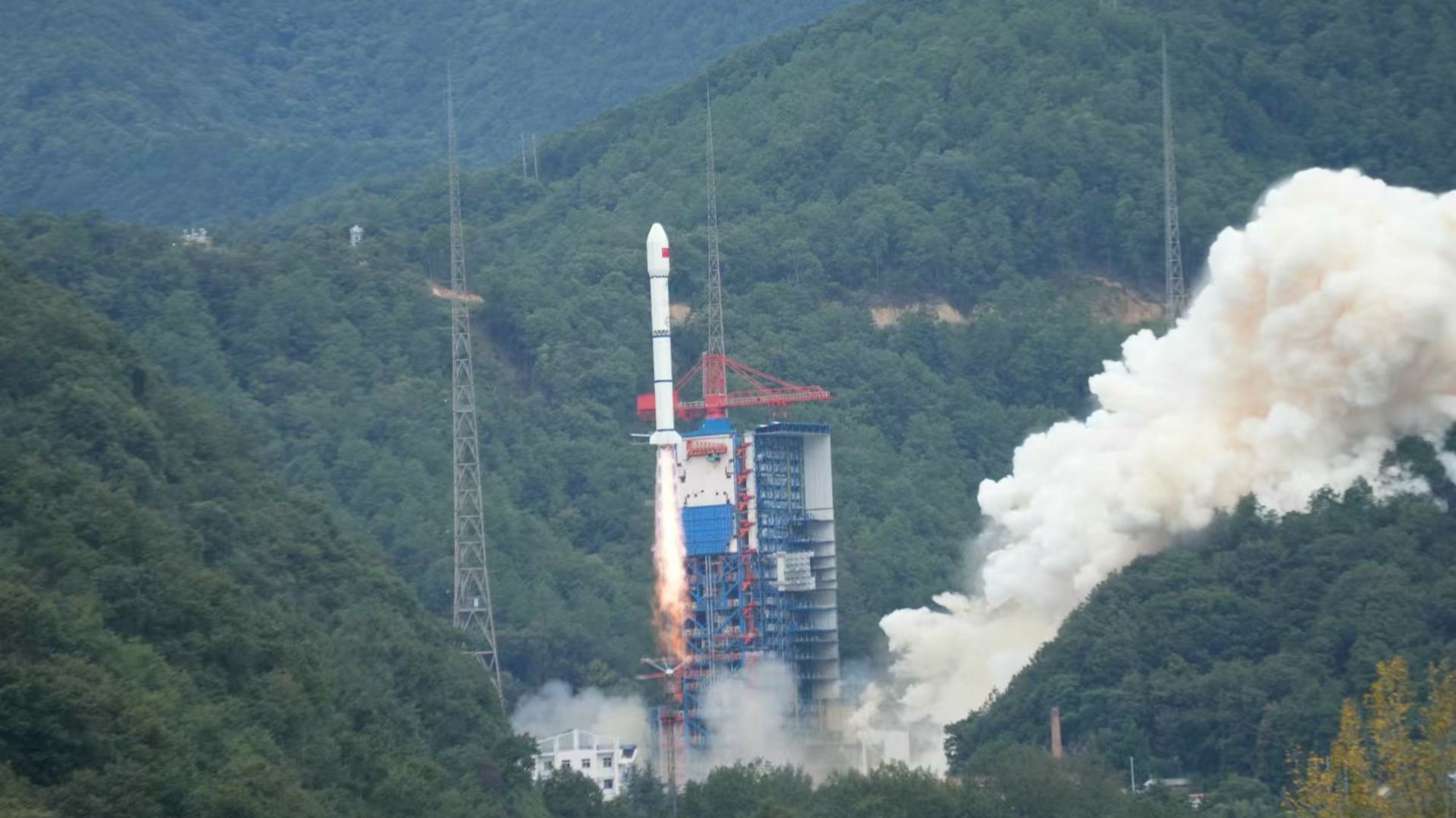 Kina lëshon grupin e ri satelitor të gjurmimit në largësi